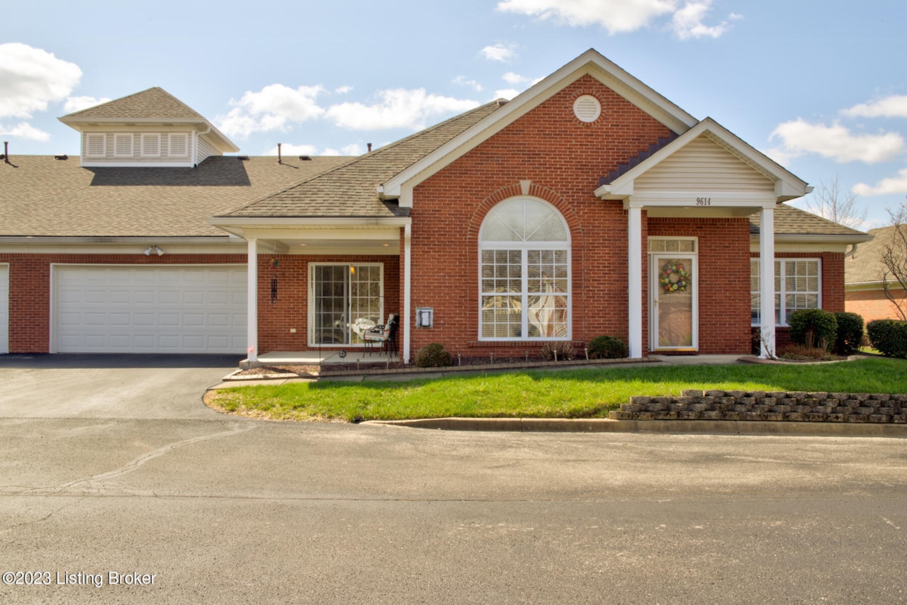 9614 Mcneely Lake Dr Louisville, KY 40229 | MLS 1632357