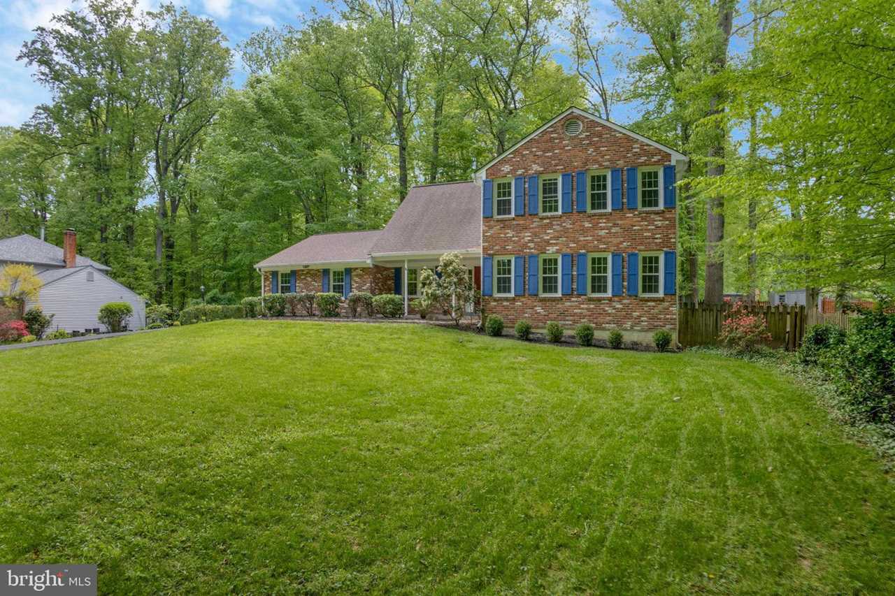 11823 Clara Way For Sale in Fairfax Station