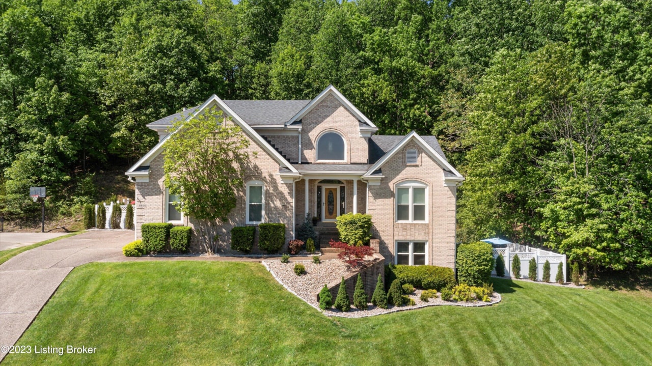 8806 Grand Ridge Ct Louisville, KY 40214 | MLS #1638397
