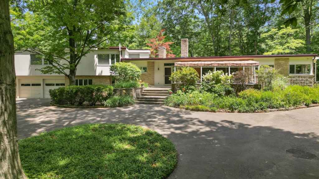 4530 Berkshire Rd Indianapolis, IN 46226 | MLS 21916403