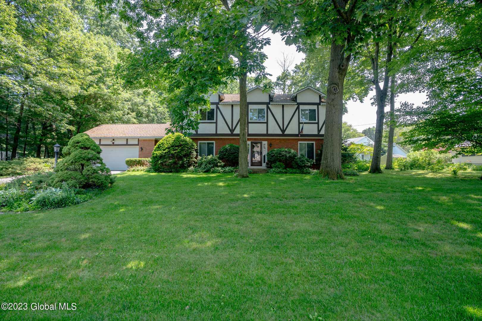 1184 Fernwood Dr Niskayuna, NY 12309 | MLS 202320426