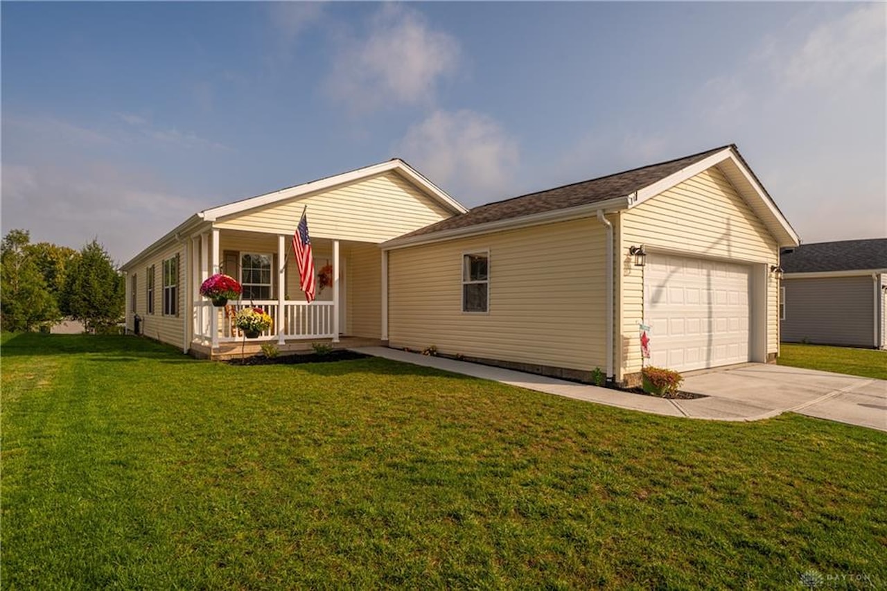 447 Kalynn Circle Fairborn, OH 45324 | MLS 895235