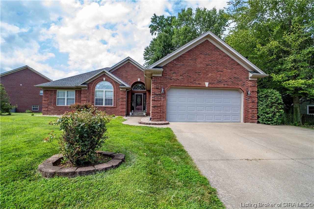 1810 Sterling Oaks Dr Sellersburg, IN 47172 | MLS 202309519