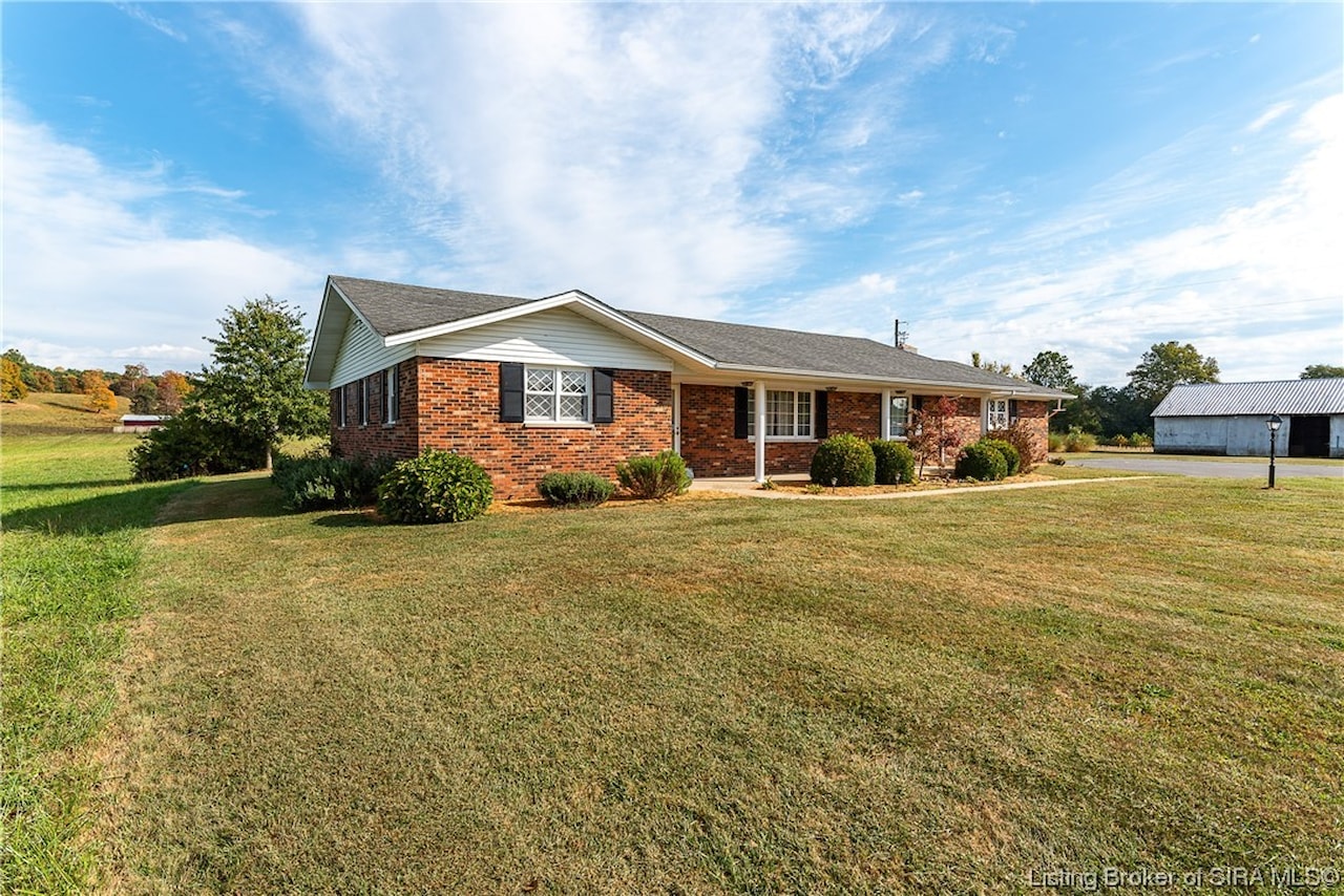 8096 E Blue River Rd Pekin, IN 47165 | MLS 2023010713