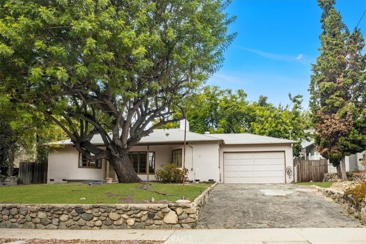 2277 Waltonia Dr, Montrose, CA 91020 | RubyHome