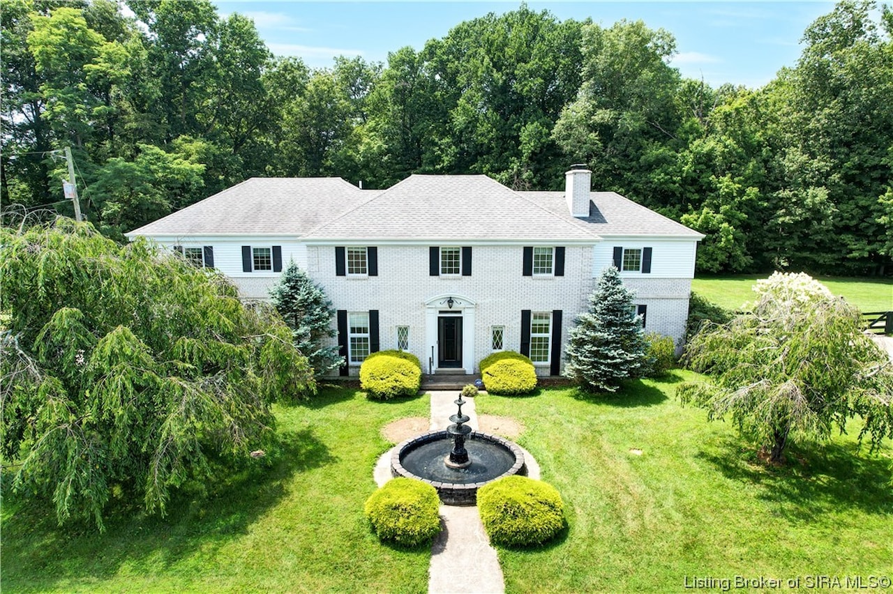 5743 E Blue River Rd Pekin, IN 47165 | MLS 202309353