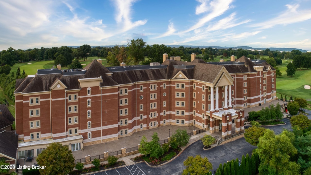 1300 Cardinal Dr #206, Louisville, KY 40213 - Audubon Woods $353,500