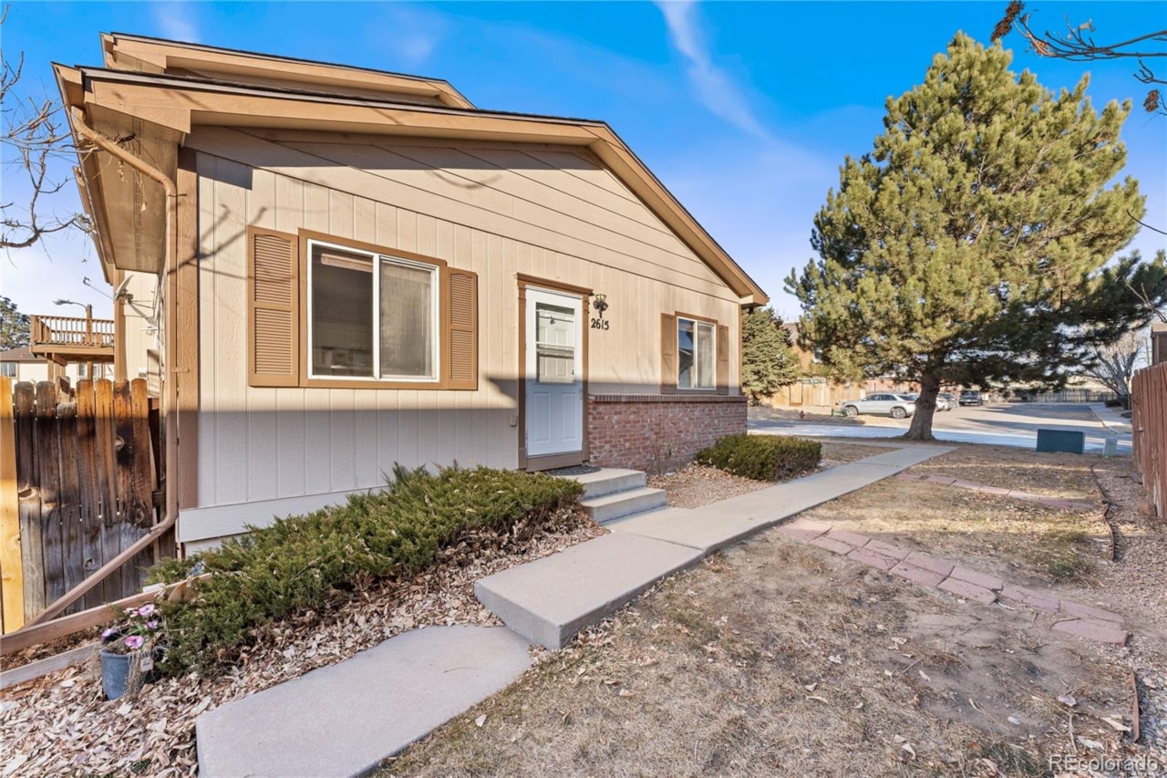 2615 Devonshire Ct Devonshire Square Delightful two-story townhome in ...