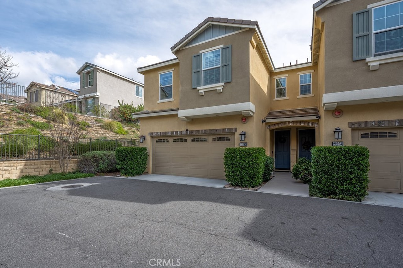 22091 Barrington Way, Saugus, CA 91350 | RubyHome
