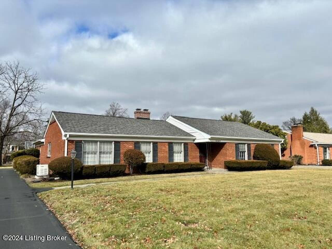 8309 Alpena Way Louisville, KY 40242 | MLS #1653996