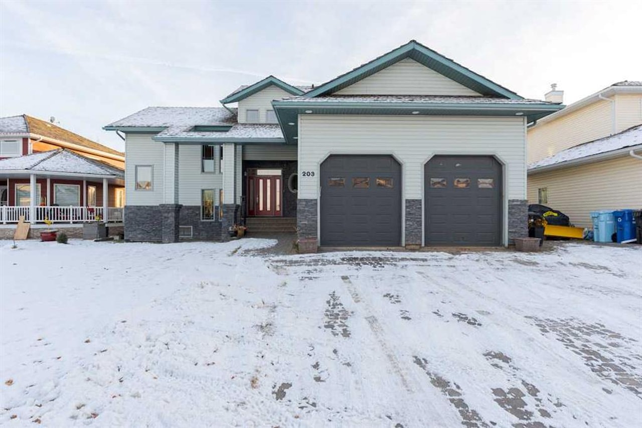 203 Berard Crescent Fort Mcmurray, AB T9K 1 | MLS® A2097090