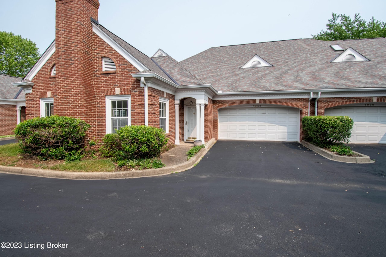 5933 Ashwood Bluff Dr Louisville, KY 40207 | MLS 1636713