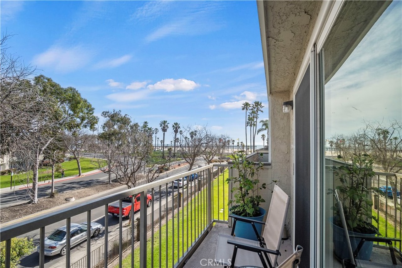 381 E Surfside Dr, Port Hueneme, CA 93041 | RubyHome