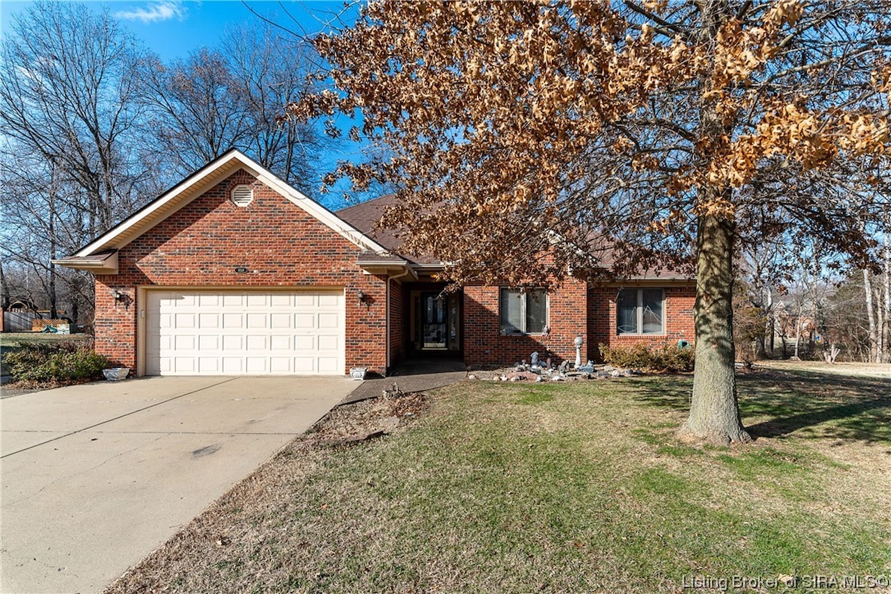 8518 Big Springs Ct Sellersburg, IN 47172 | MLS 202405423
