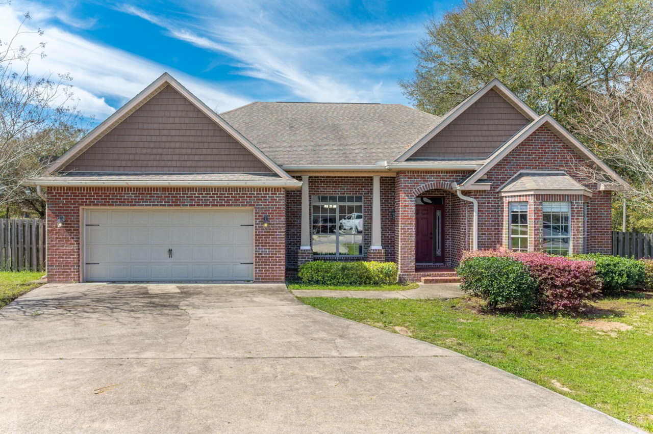 237 Paradise Palm Circle Circle Crestview, FL 32536 | MLS 944213