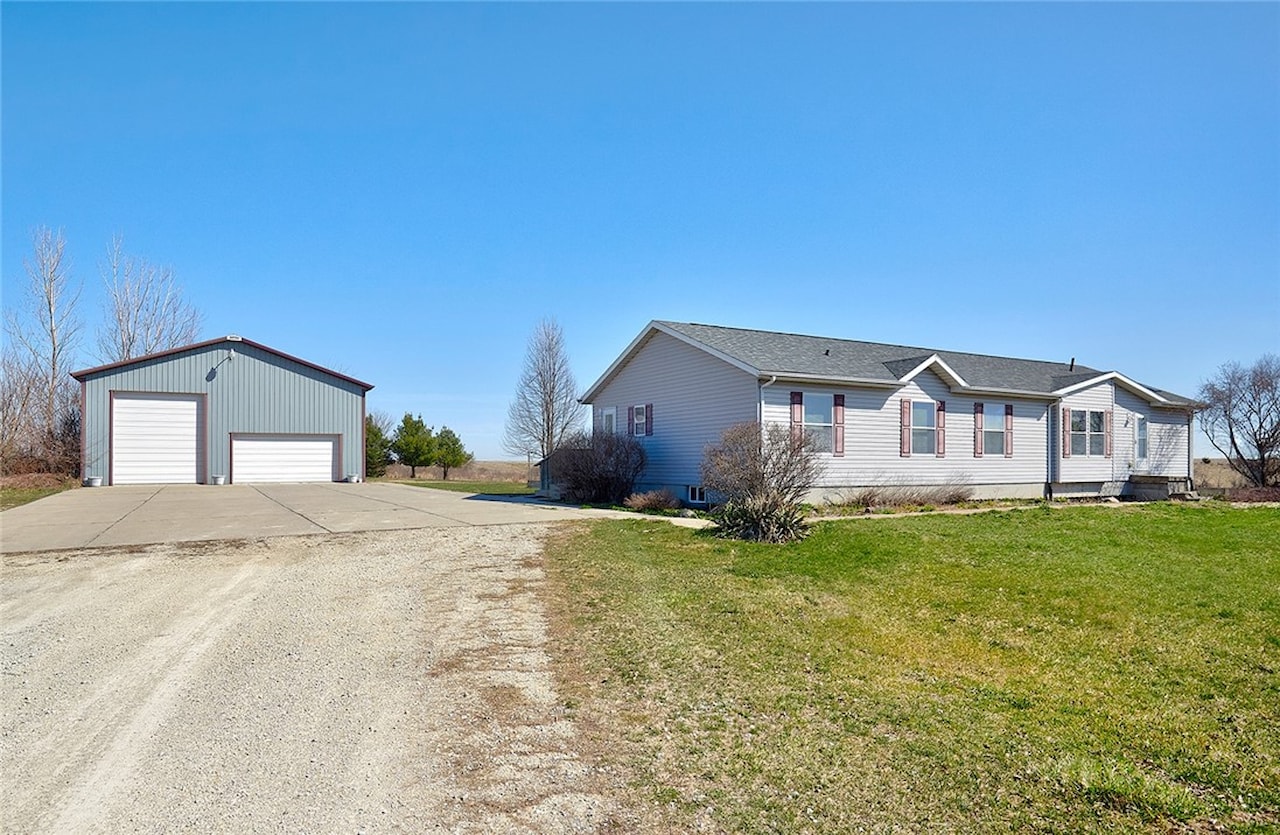 18223 G58 Hwy, Milo, IA near Milo