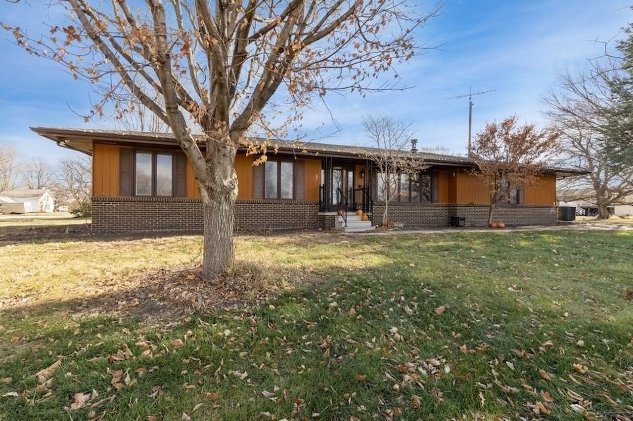 307 Mcpherson St, Menlo, IA near Menlo