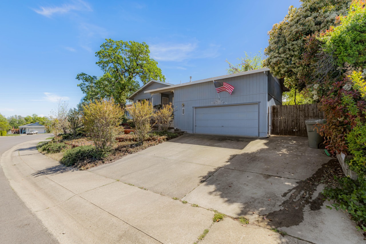 3777 Lake Forest Dr Redding, CA 96003 | MLS 24-1655