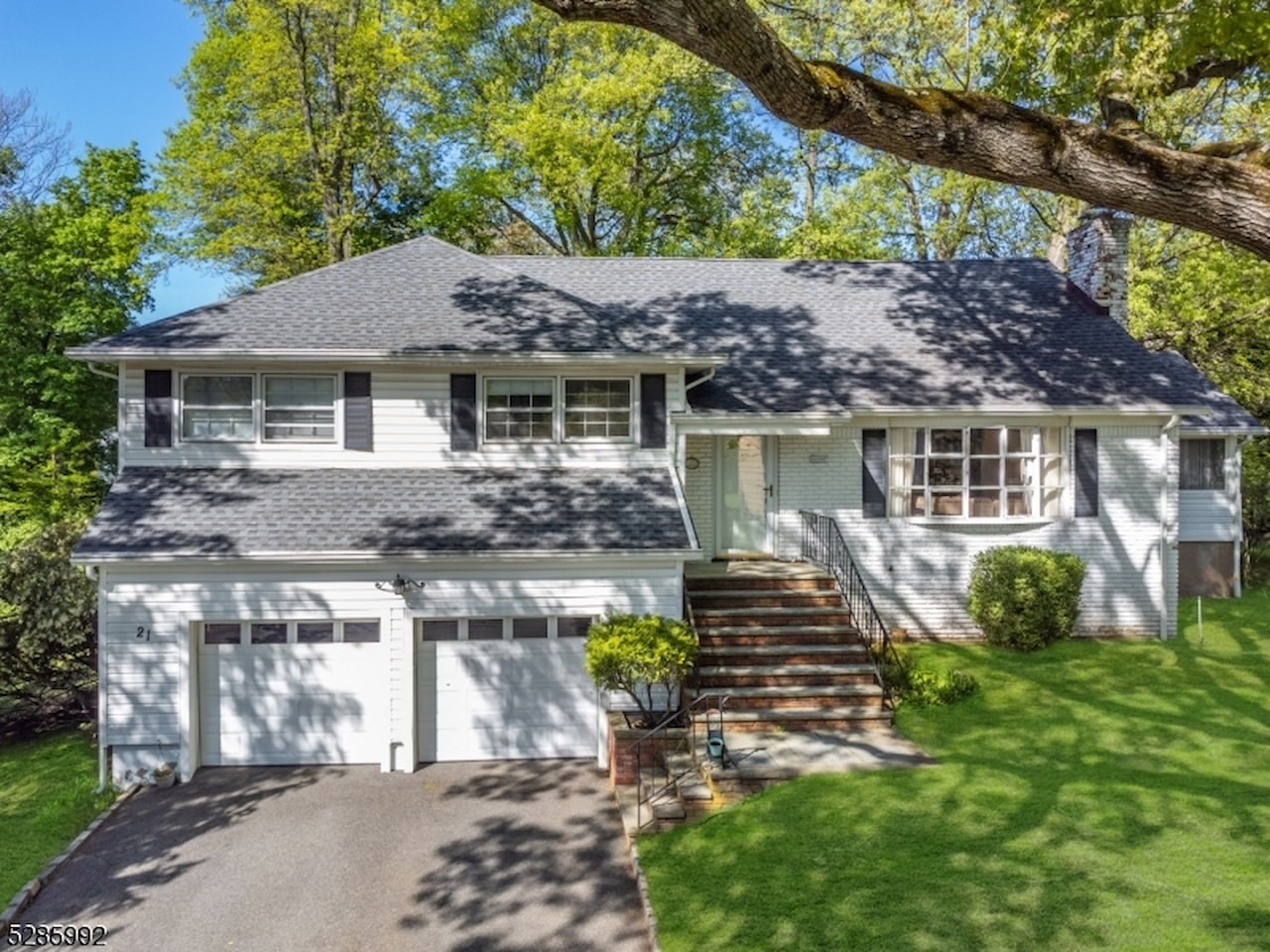 21 Hickory Dr North Caldwell Boro, NJ 07006 | MLS 3901684