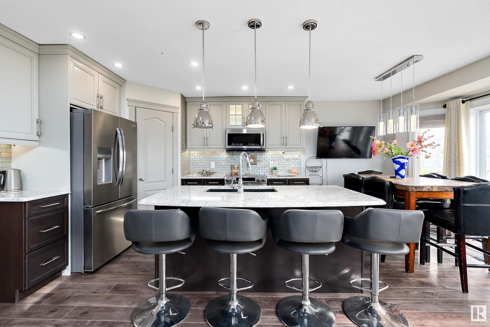 8803 8 Avenue Edmonton, AB T6X 1C4 | MLS® E4387227