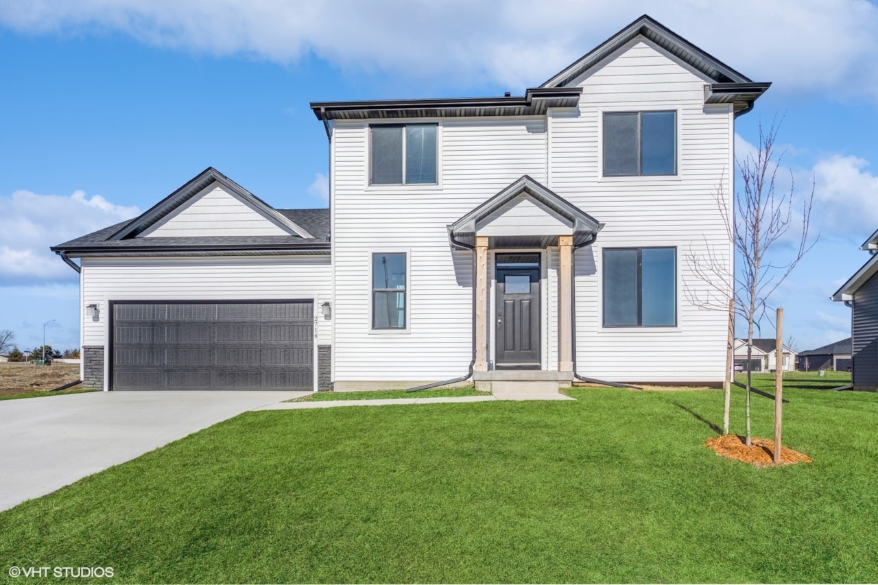 2714 NW Reinhart Dr, Ankeny, IA near Ankeny