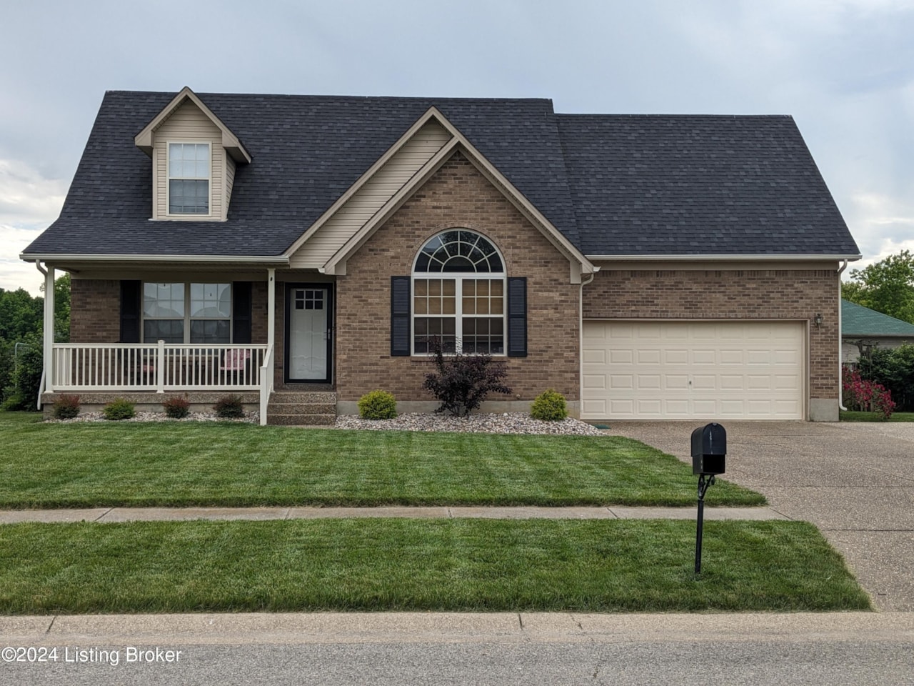 home for sale at 187 Clear Lake Dr Shepherdsville KY 40165 - MLS #1660924