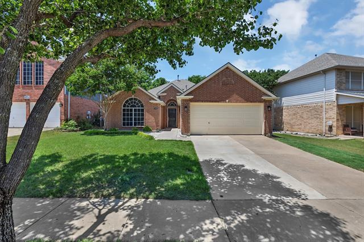 FOR SALE: 7763 Park Run Road, Fort Worth, in Park Place Addition