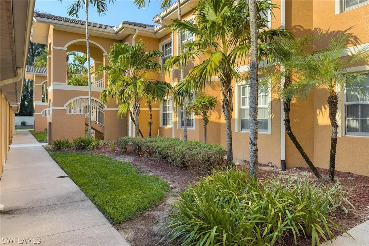 1089 Winding Pines Circle #105 Cape Coral, FL 33909 | MLS 224044466