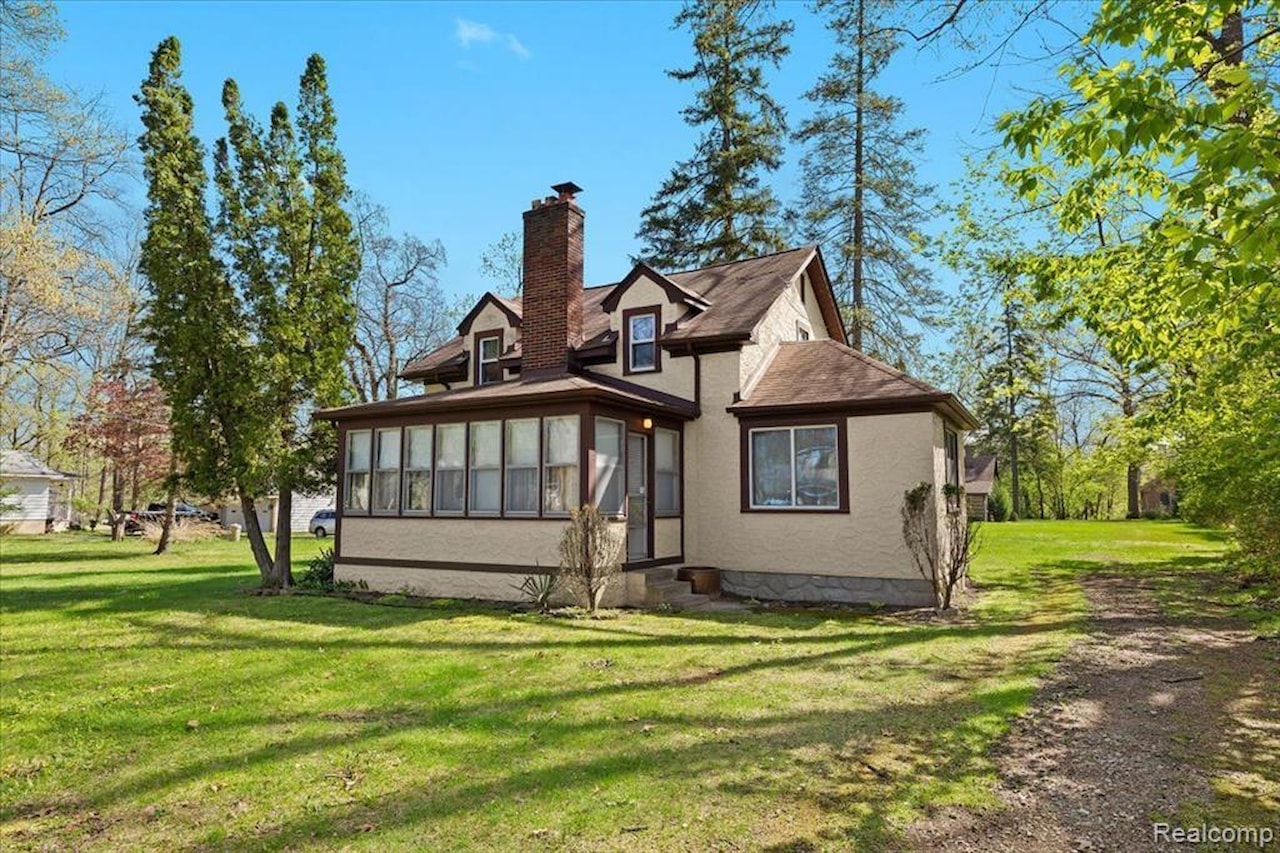 21828 Indian St in Southfield, MI