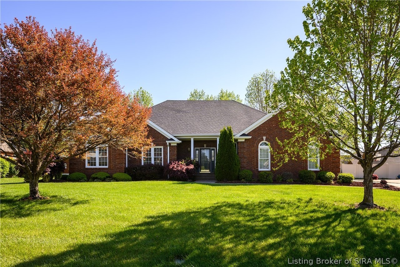 3054 Plantation Dr Sellersburg, IN 47172 | MLS 202407358