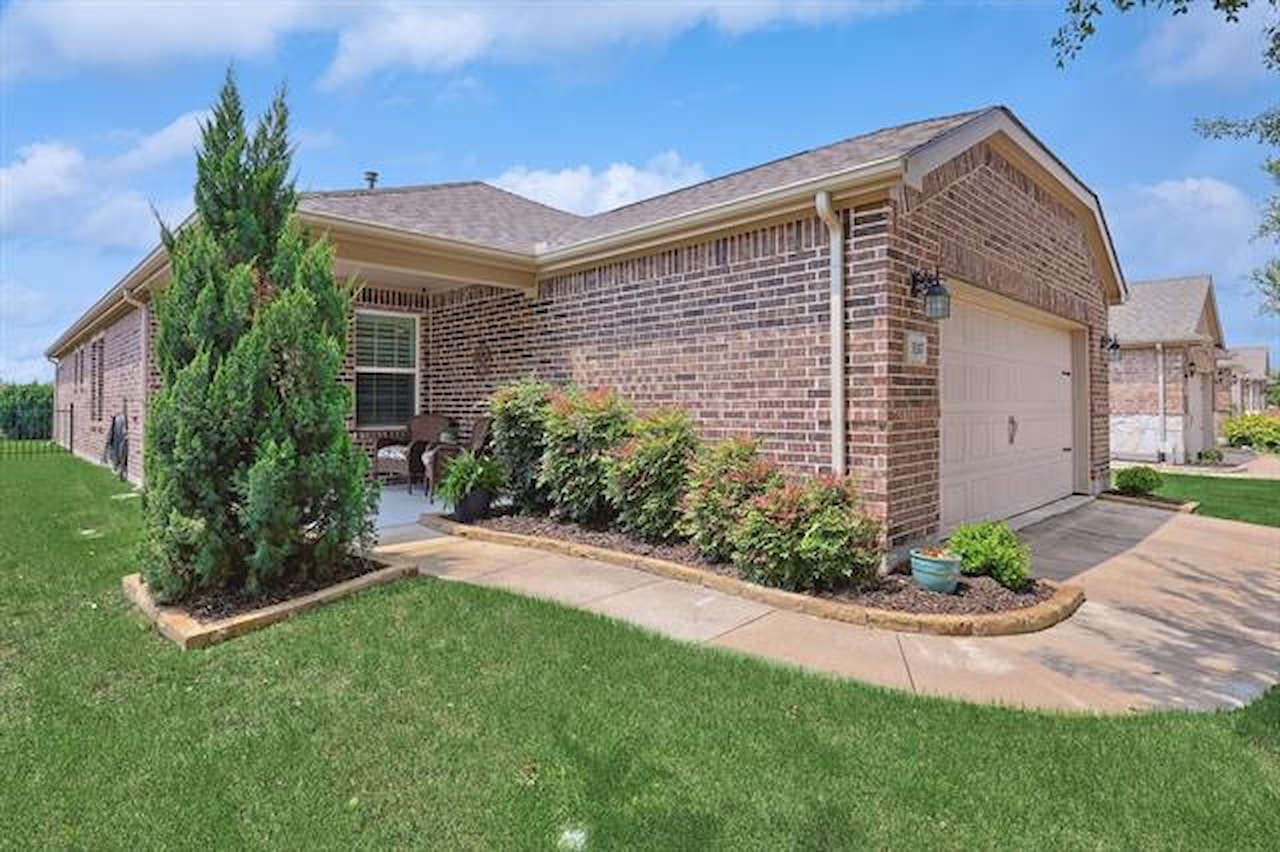 FOR SALE: 3217 Lazy Rock Lane, Frisco, in Frisco Lakes By Del Webb Villa