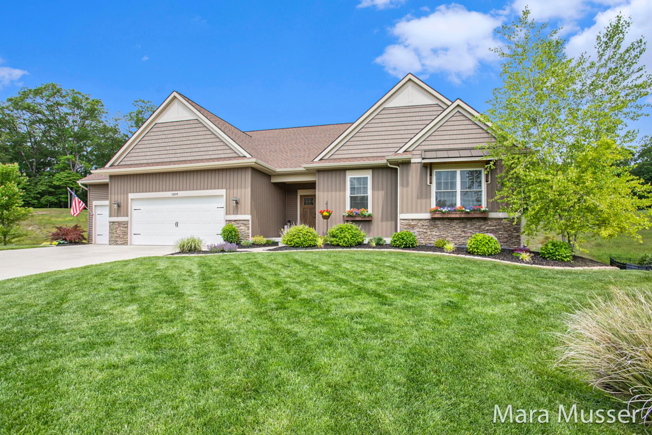 12815 Den Houter Valley Dr Lowell, MI 49331 | MLS 24029740