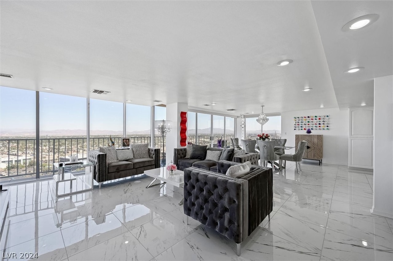 3111 Bel Air Dr #24H Las Vegas, NV 89109 | MLS 2588690