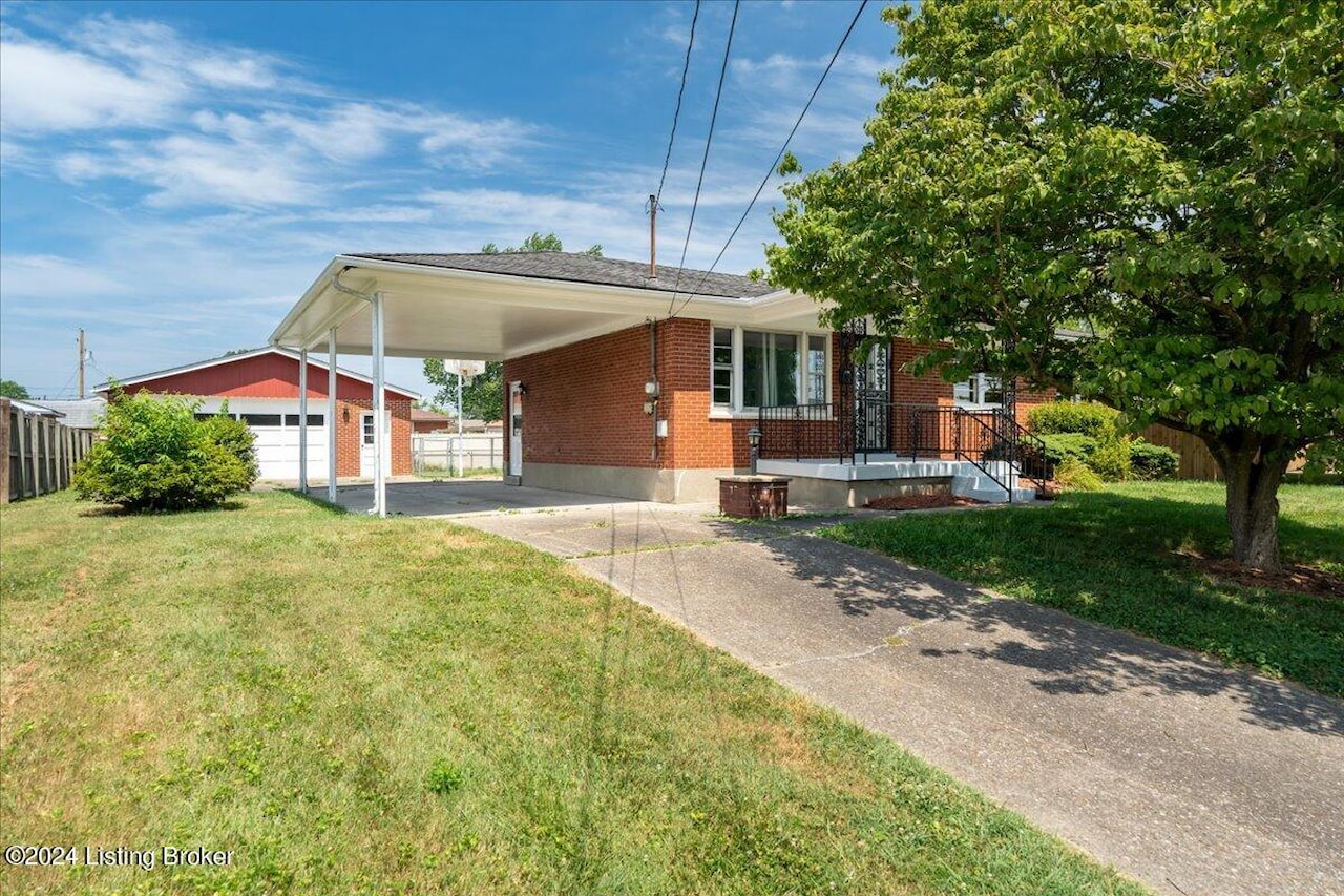 6206 Derrick Dr Louisville, KY 40216 | MLS 1664158