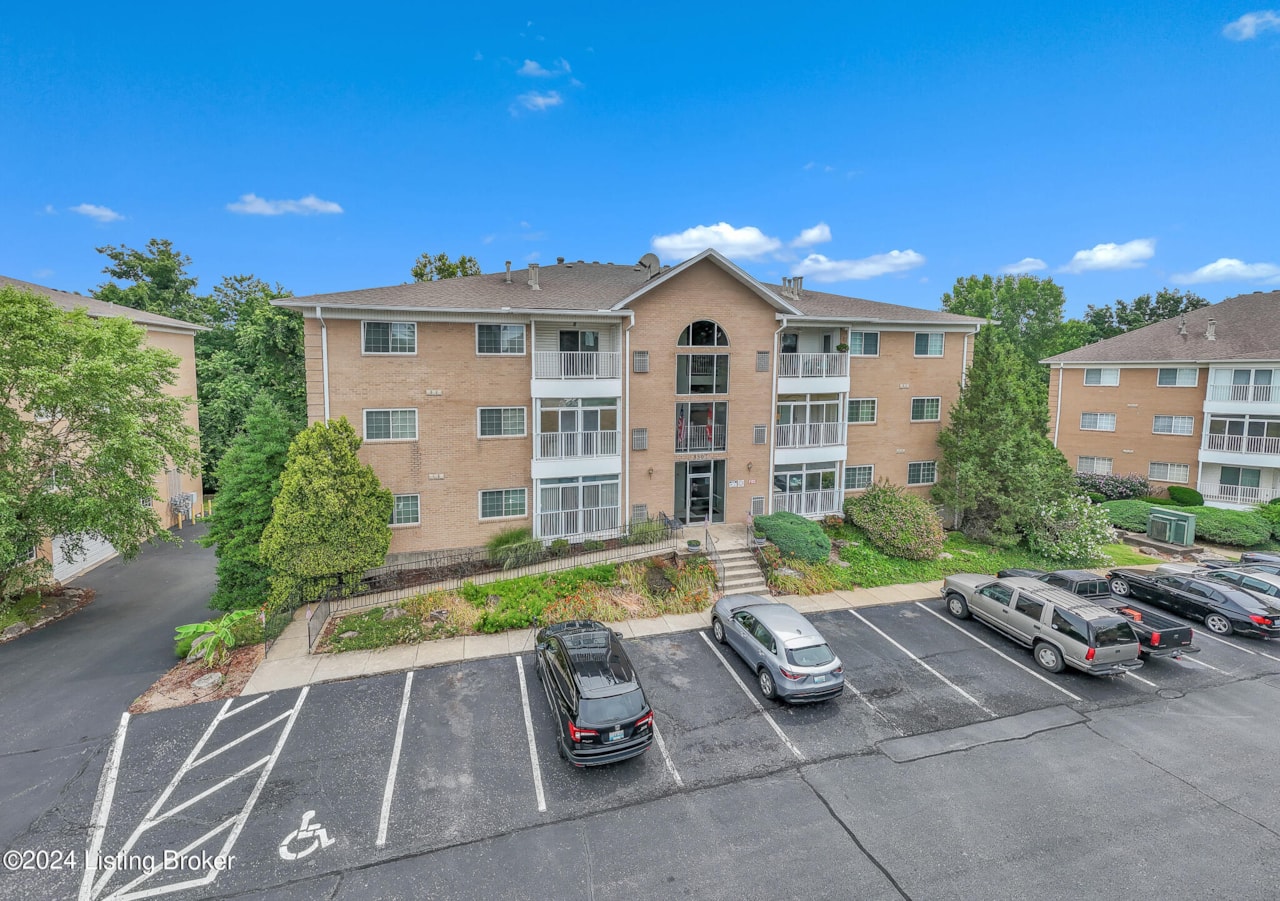 8507 Atrium Dr #301 Louisville, KY 40220 | MLS #1664915