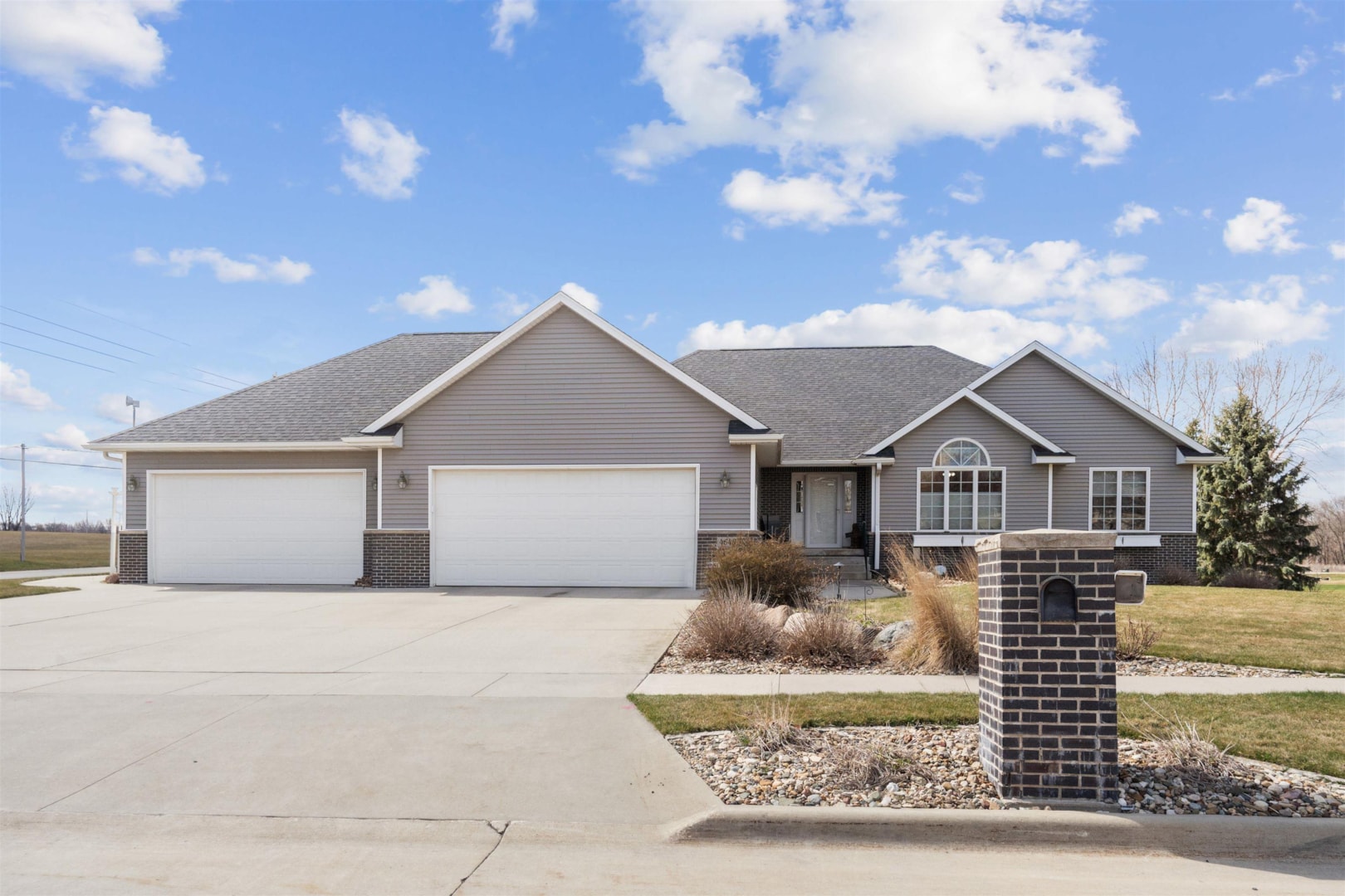 4646 William Dr Waterloo IA 50701 | home for sale | MLS#:20241143