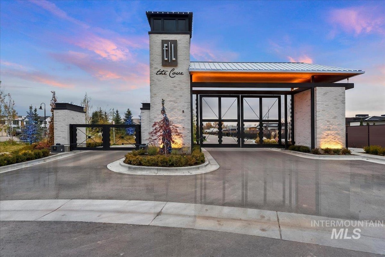 1232 S Sunset Cove Ln Eagle, ID 83616 | MLS 98913409