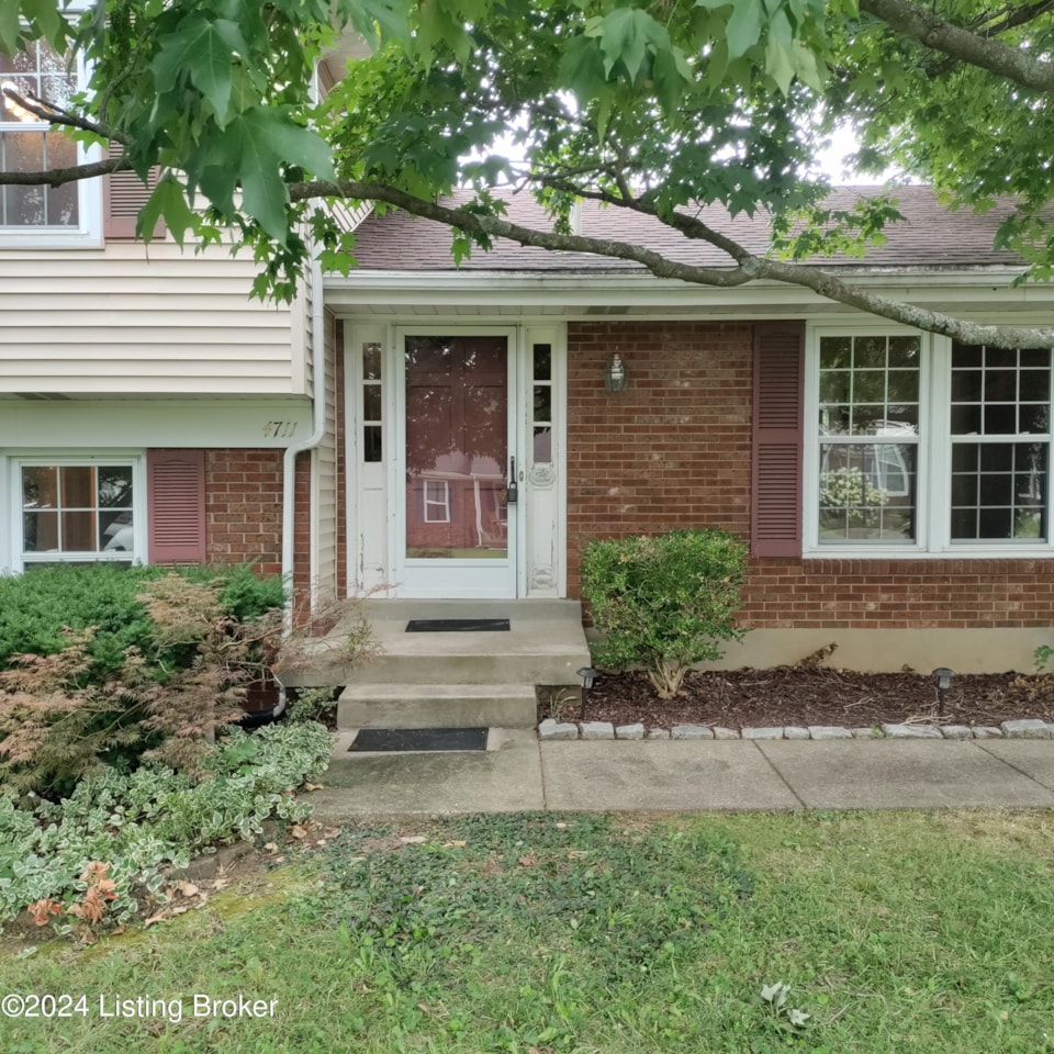 home for sale at 4711 Longborough Ct Jeffersontown KY 40299 - MLS #1666583