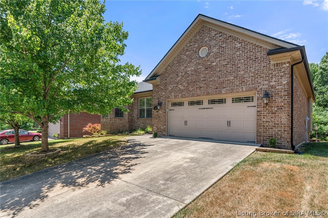 8153 Autumn Dr Georgetown, IN 47122 | MLS 202408968