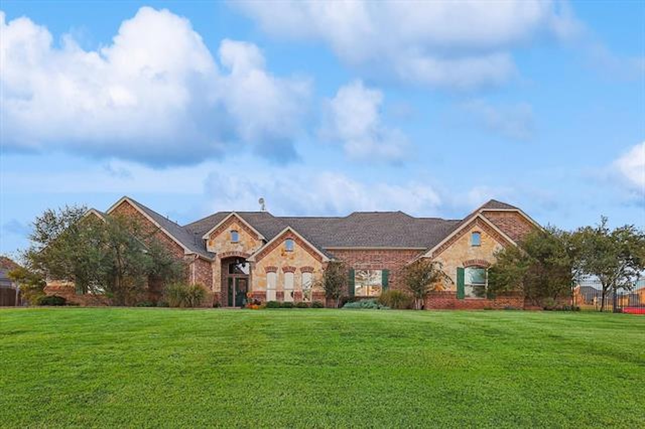 7155 Hinton Drive Mansfield, TX 76063 | MLS 20742736