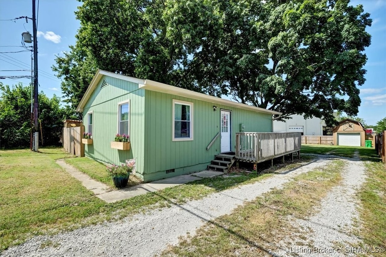 222 Carolyn Ave Georgetown, IN 47122 | MLS 2024010252