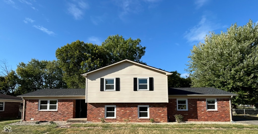 8122 Eaton Ct, Indianapolis, IN 46239 | MLS #21999097