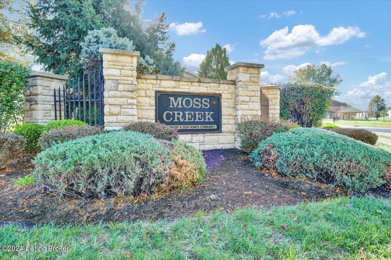 5902 Dewitt Dr Louisville, KY 40258 | MLS 1674610