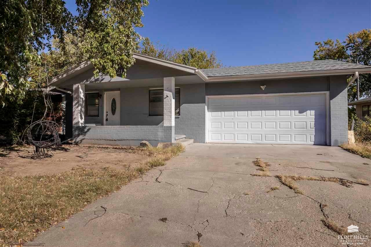 1421 Cypress Ct Junction City, KS 66441 | MLS 20242951