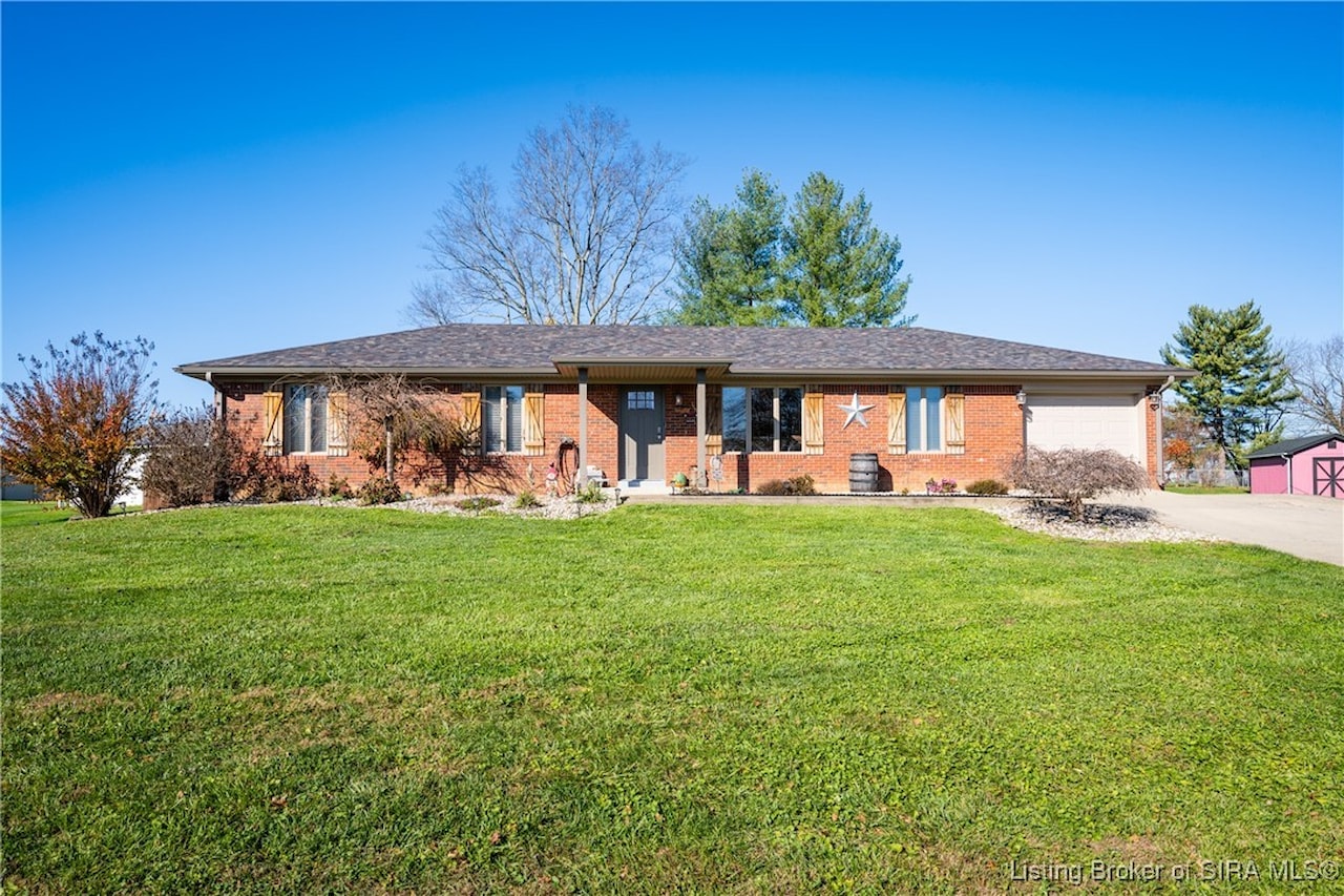 1703 Mayfair Dr Sellersburg, IN 47172 | MLS 2024012528