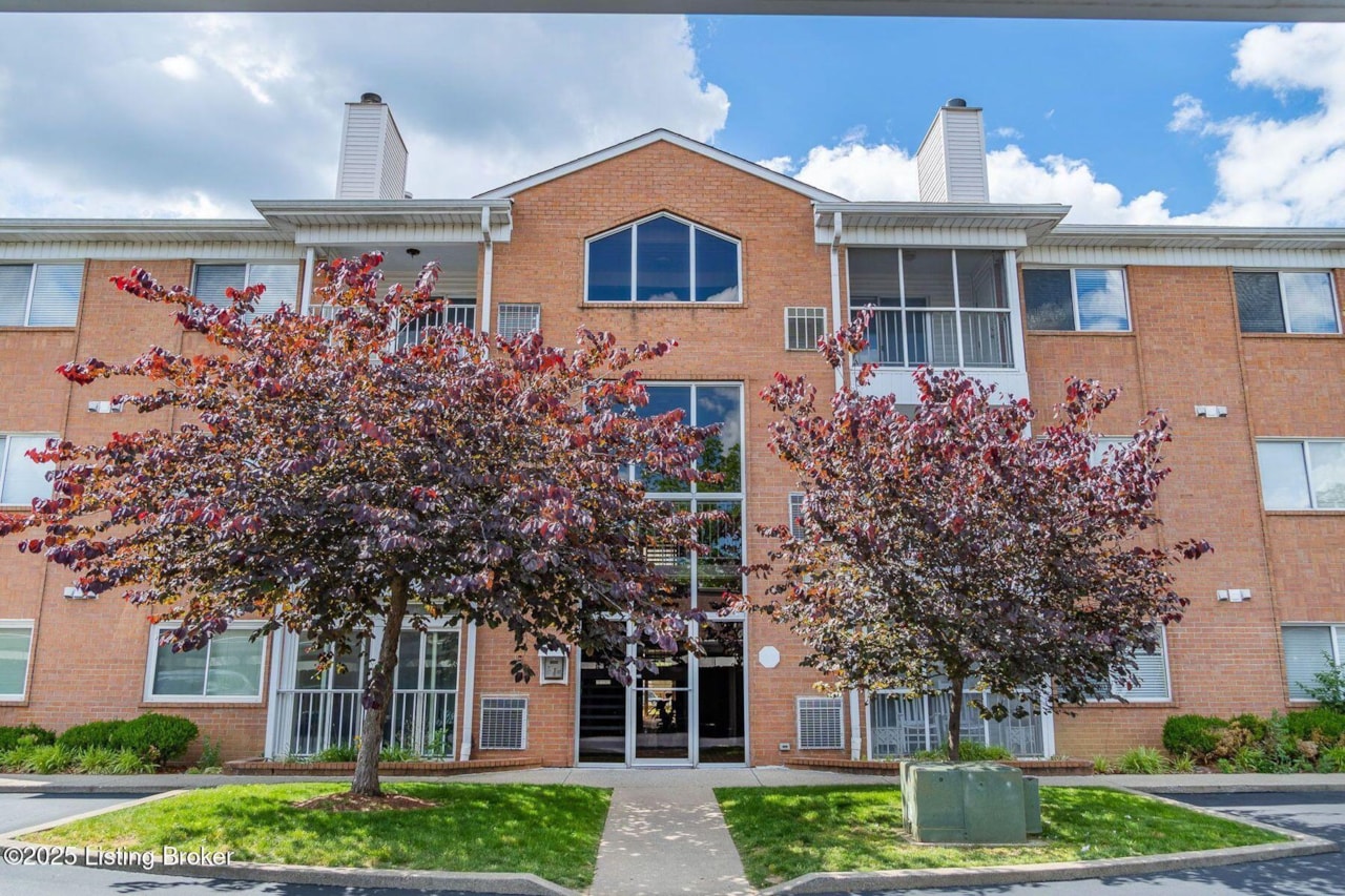 3721 Bardstown Rd #APT 202 Louisville, KY 40218 | MLS #1678228