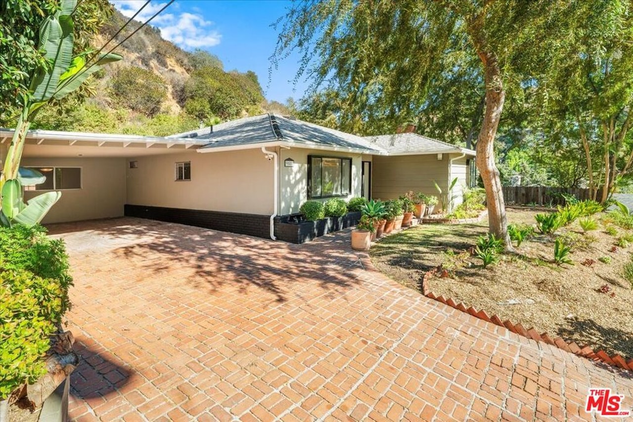 PHOTOS & DETAILS: 9581 Stuart Ln, Beverly Hills, CA 90210 For Sale ...