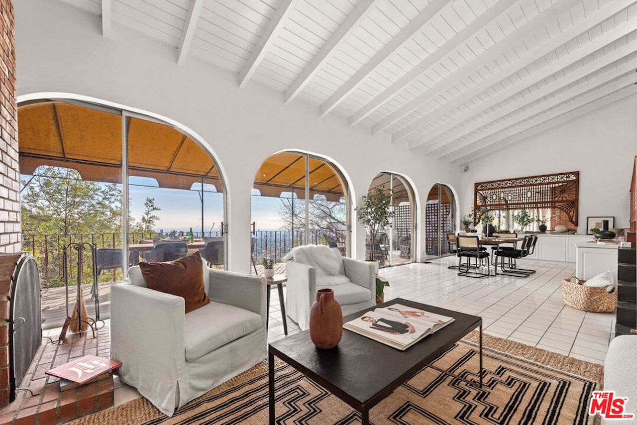 PHOTOS & DETAILS: 1368 Angelo Dr, Beverly Hills, CA 90210 For Sale ...