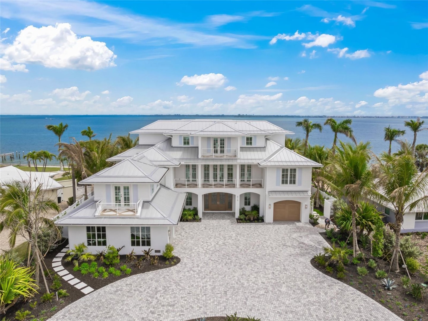 619 Key Royale Dr Holmes Beach, FL 34217 | MLS A4647651