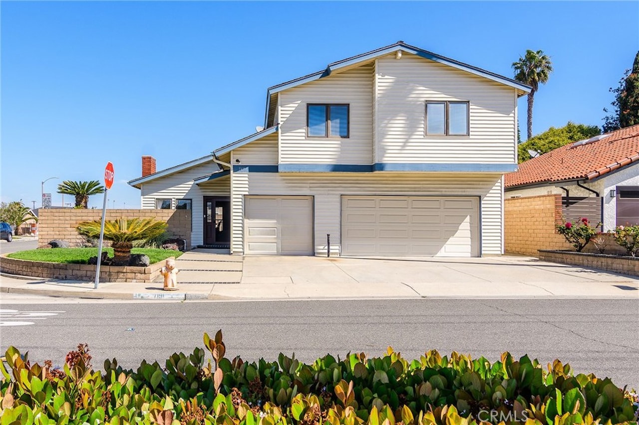 7191 Slater Ave Huntington Beach, CA 92647 | MLS OC25078214